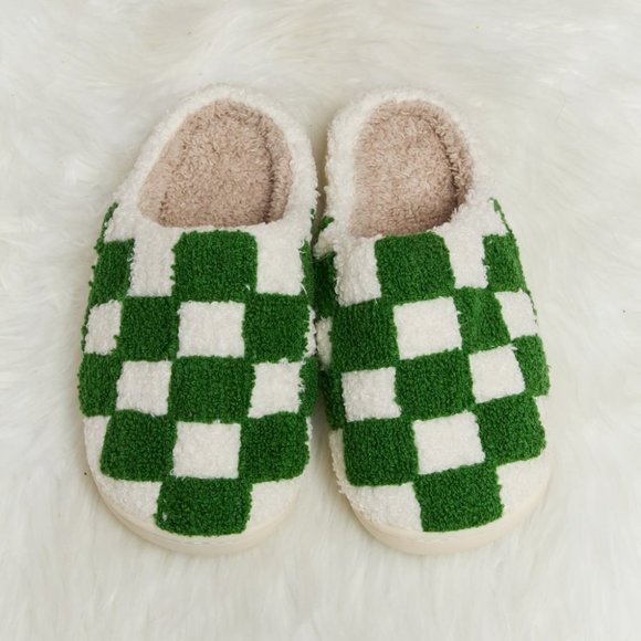 Melody | Shoes | Checkered Print Faux Fur Plush Slide Slippers In Green ...